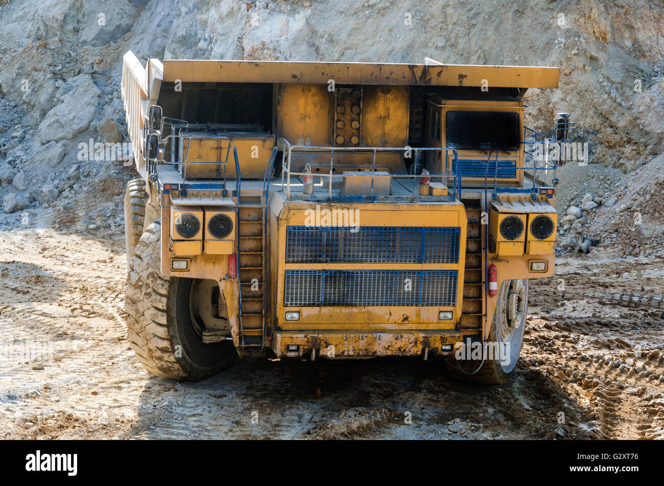 Open dump car hi-res stock photography and images - Alamy