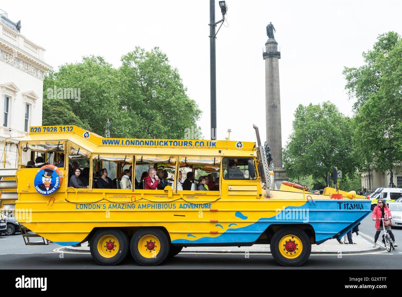 Duck tours bus london uk hi-res stock photography and images - Alamy