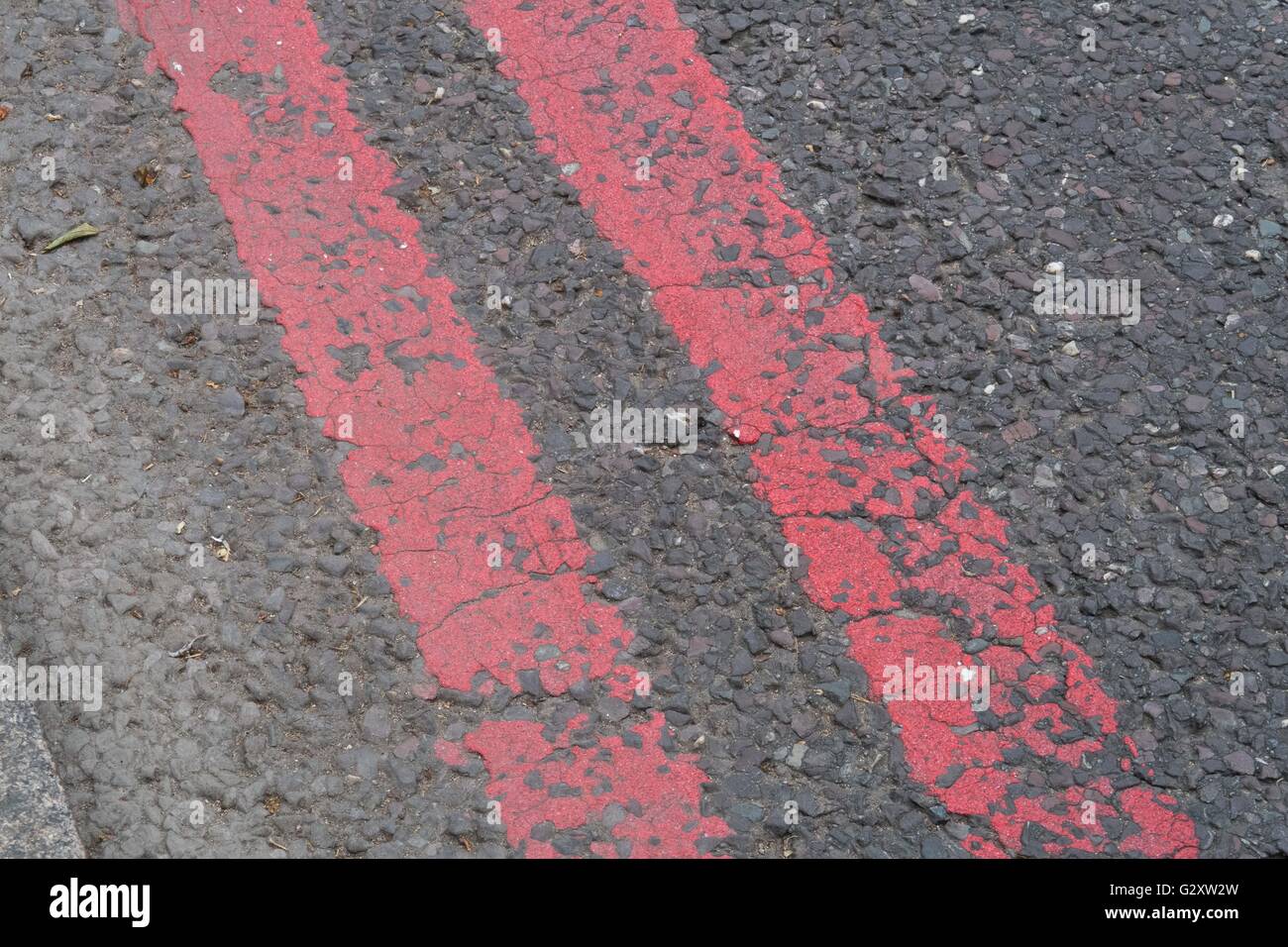 Double Red Lines On A Red Route In London Stock Photo Alamy double-red-lines-on-a-red-route-in-london-stock-photo-alamy
