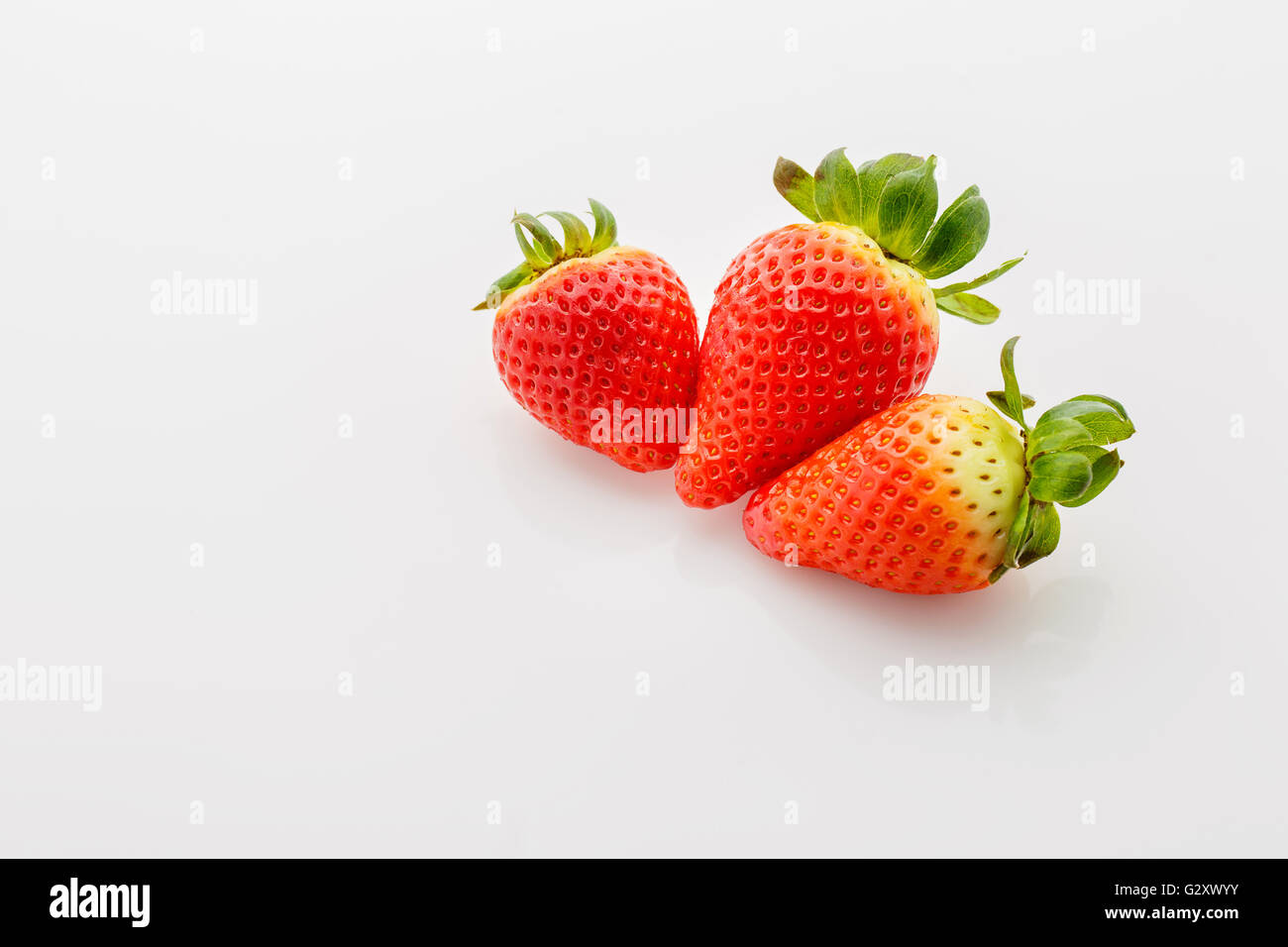 Closeup of not fully ripe strawberries Stock Photo - Alamy
