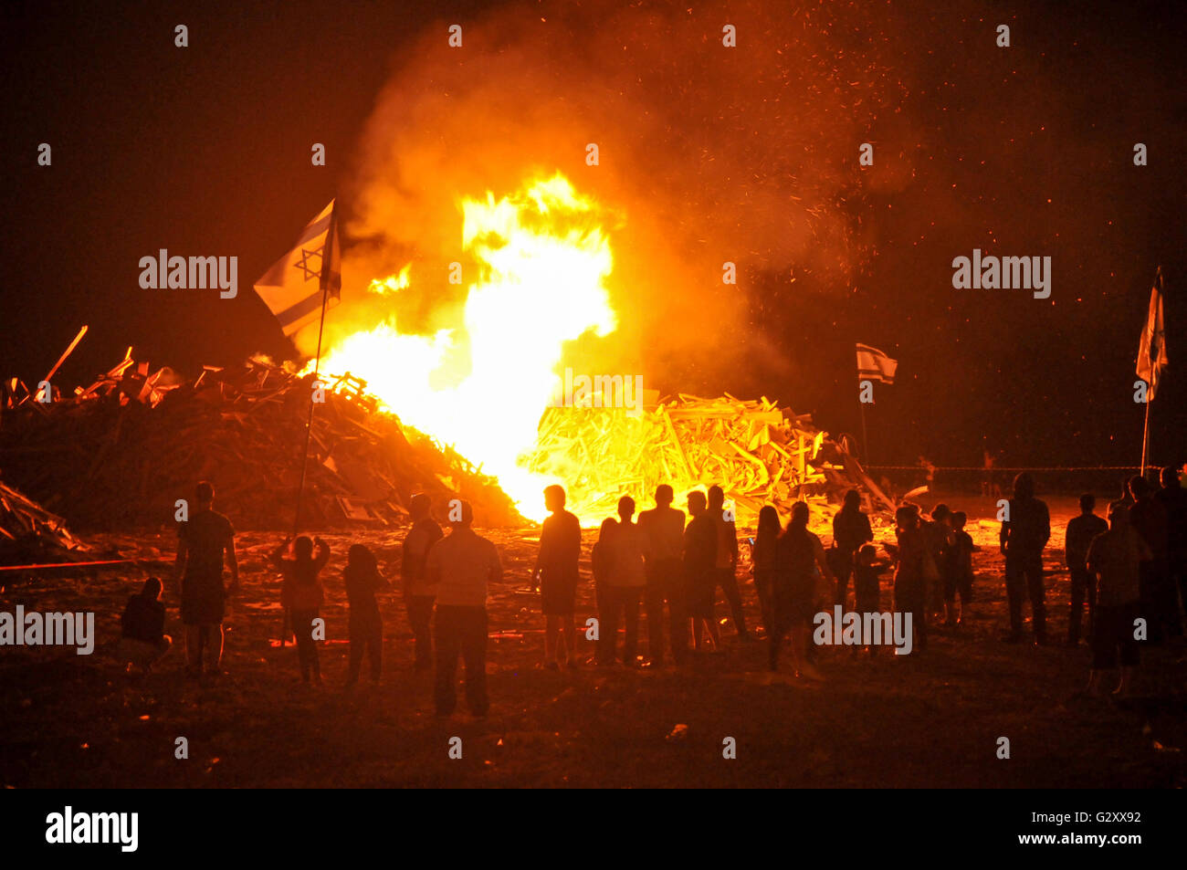 Celebrating the Jewish holiday of Lag Baomer with a bonfire Stock Photo ...