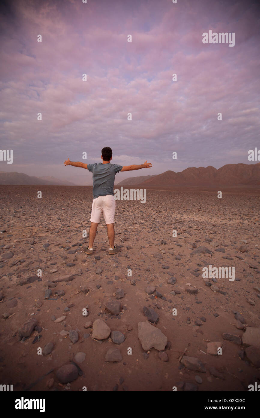 People in the Nazca desert is at sunset. Peru Stock Photo - Alamy