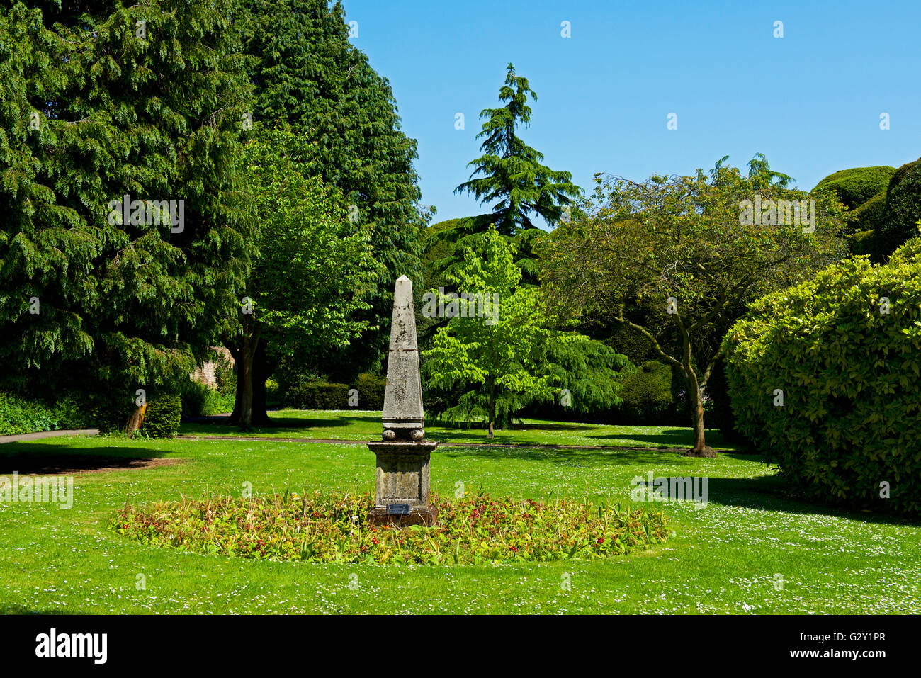The formal gardens of Ayscoughfee Hall, Spalding, Lincolnshire, England ...