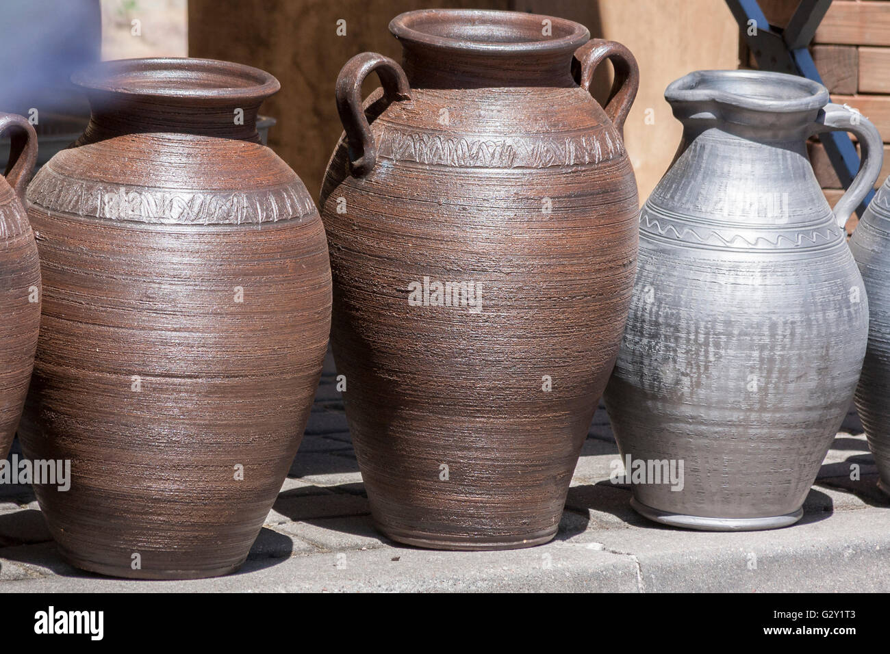 Clay pots craft production in the rural fair Stock Photo - Alamy