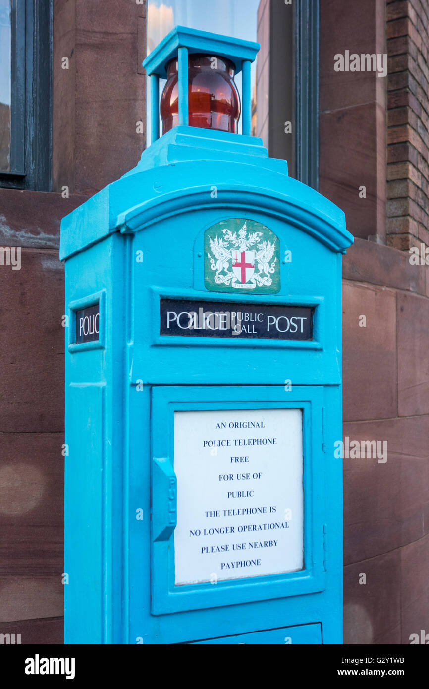 Old metropolitan police public telephone box hi-res stock photography ...
