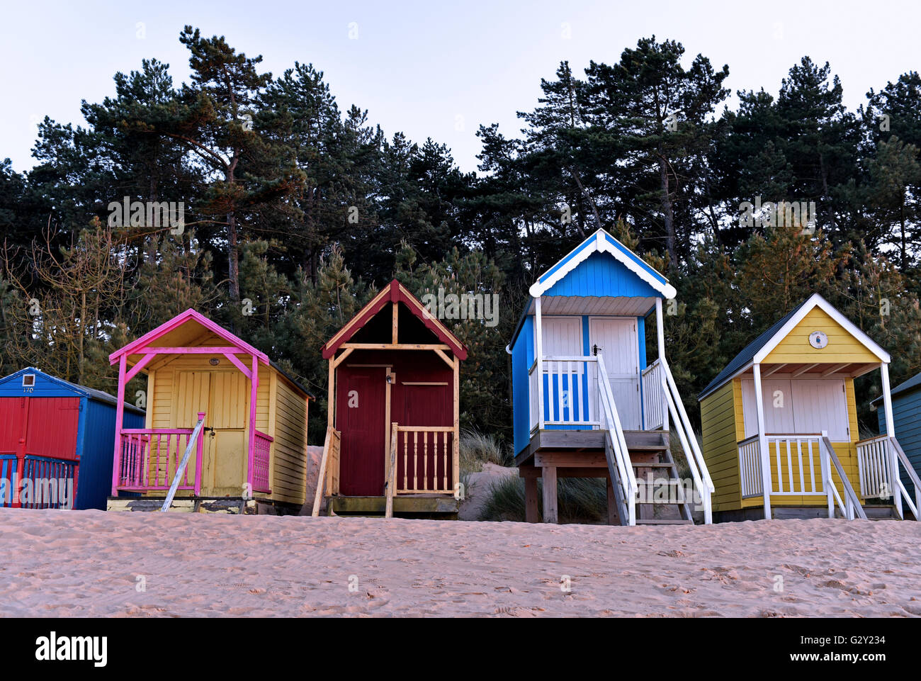 Colored beach huts hi-res stock photography and images - Alamy