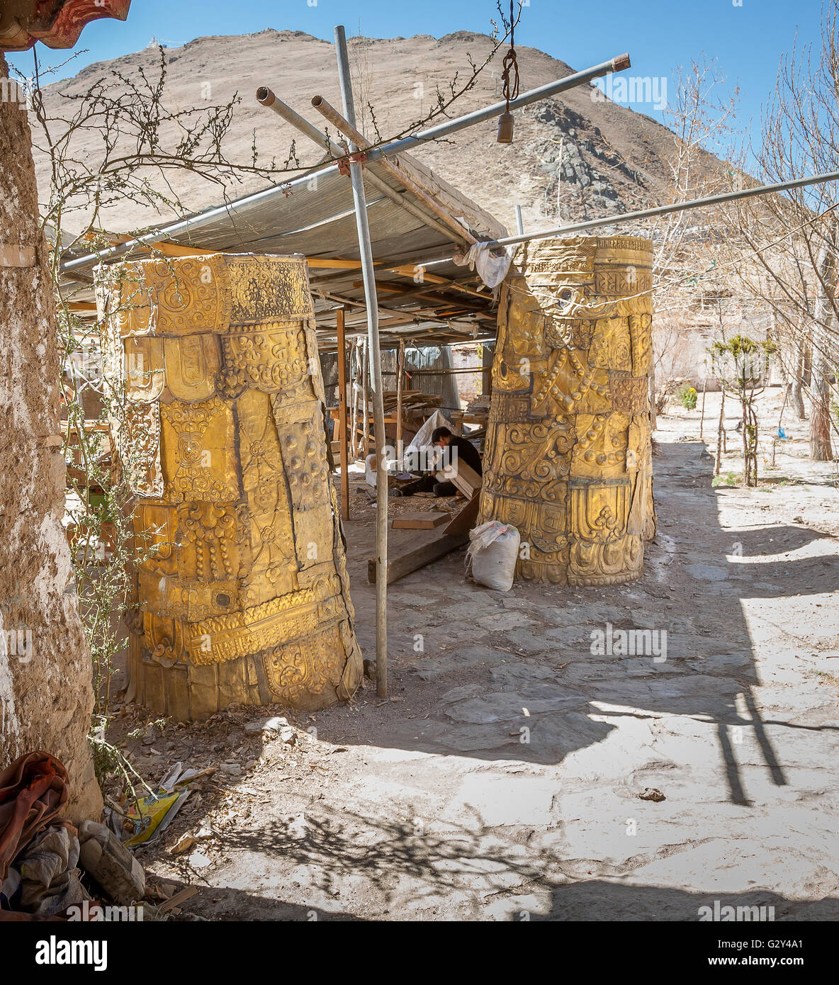 Tibet monks in monastery yard hi-res stock photography and images - Alamy