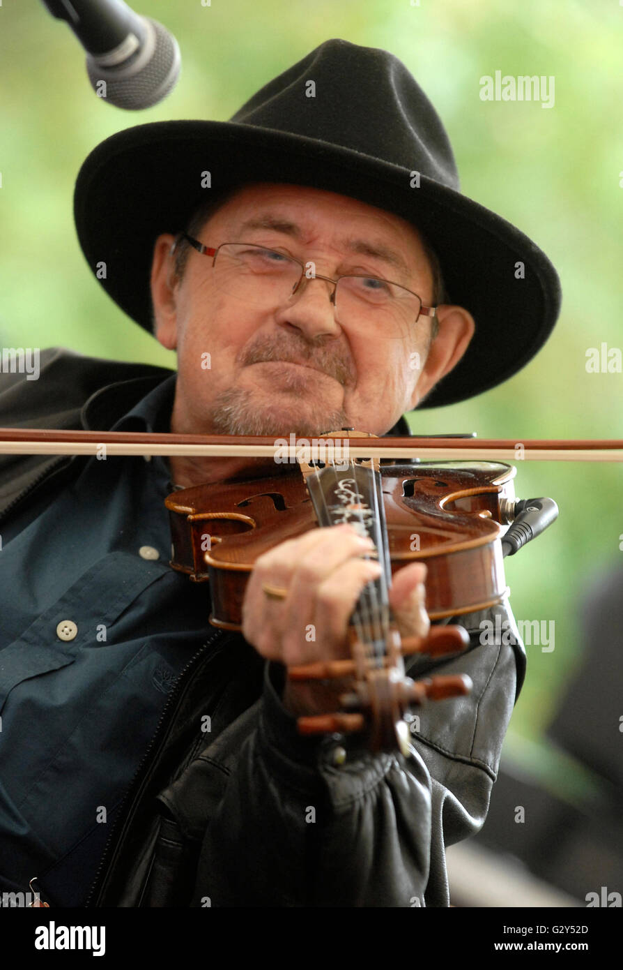 Dave swarbrick on stage hi-res stock photography and images - Alamy
