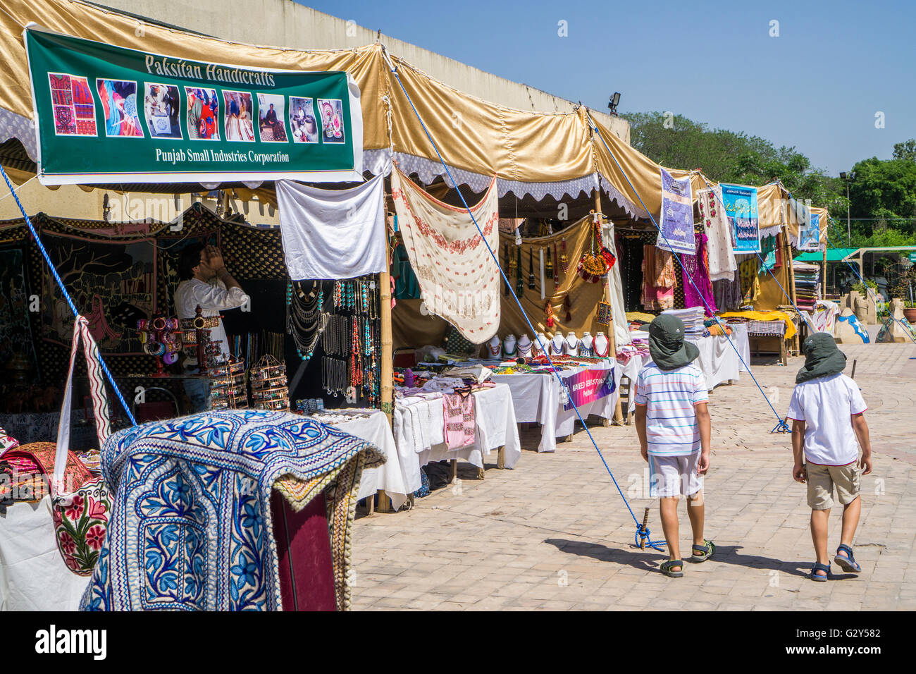 outdoor market Islamabad Punjab Pakistan Stock Photo - Alamy