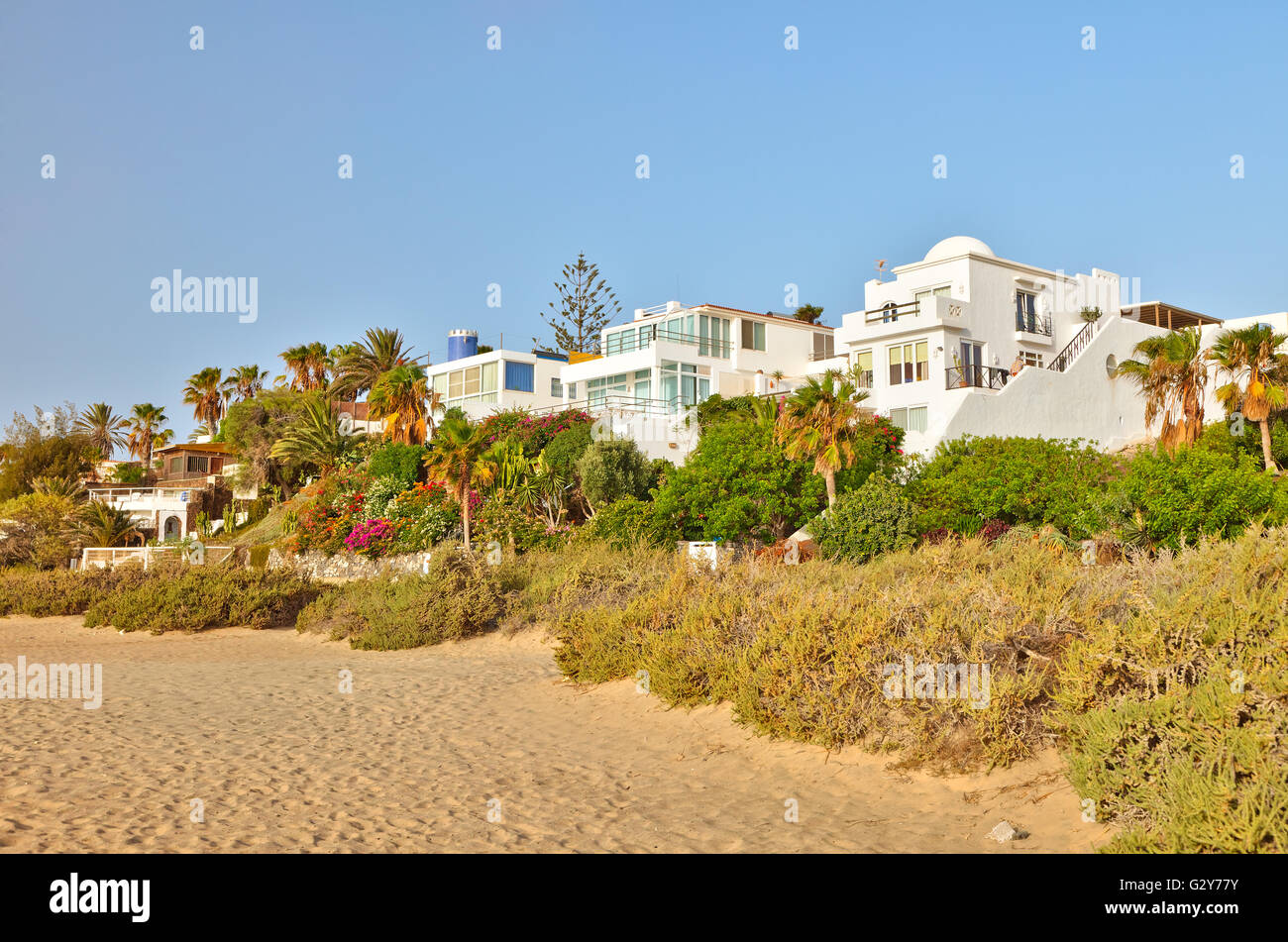 Tropical beach resort hotel hi-res stock photography and images - Alamy