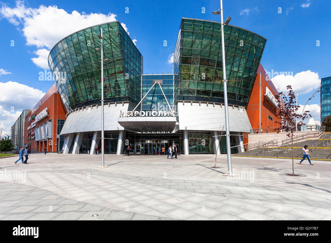 MOSCOW, RUSSIA - MAY 26, 2016: main entrance of shopping center ...