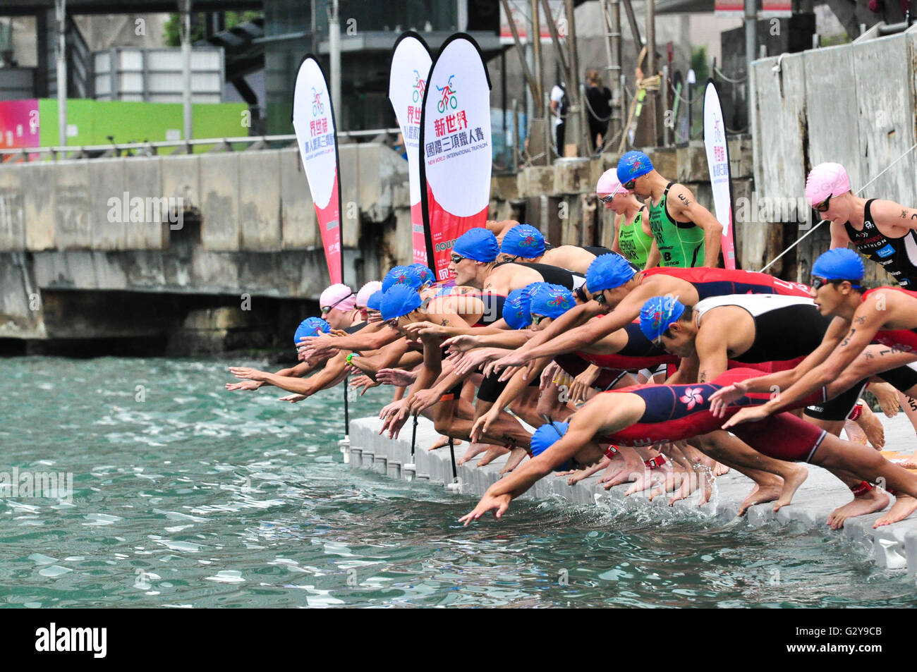 Swim start at the NWIT, the New World International Triathlon 2016 at ...