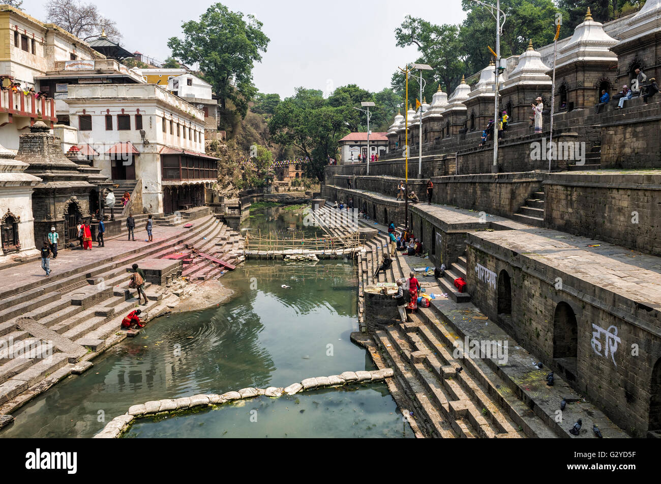 Life and activites along the holy Bagmati River at Pashupatinath Temple ...