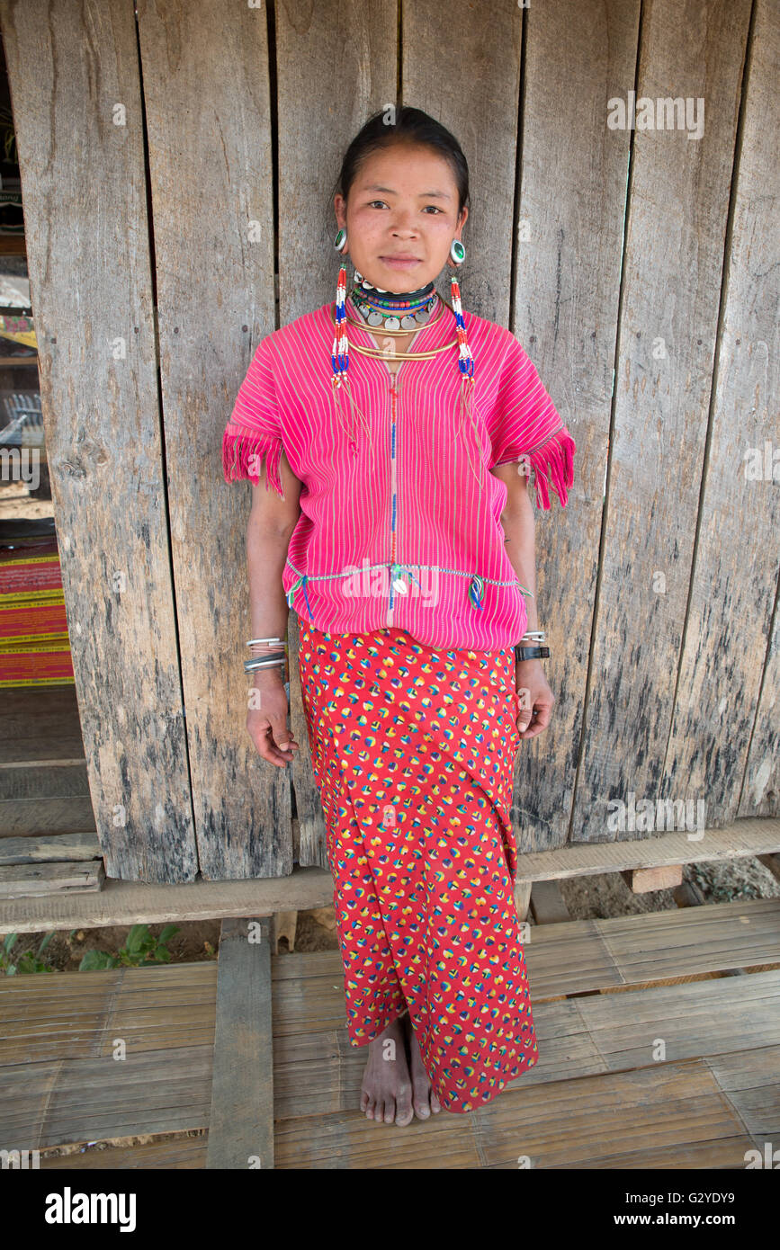 Myanmar traditional dress hi-res stock photography and images - Alamy