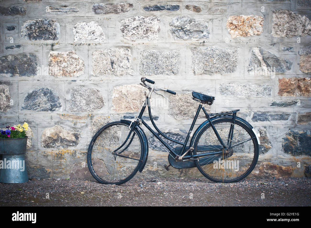 Rustic old bicycle Stock Photo - Alamy