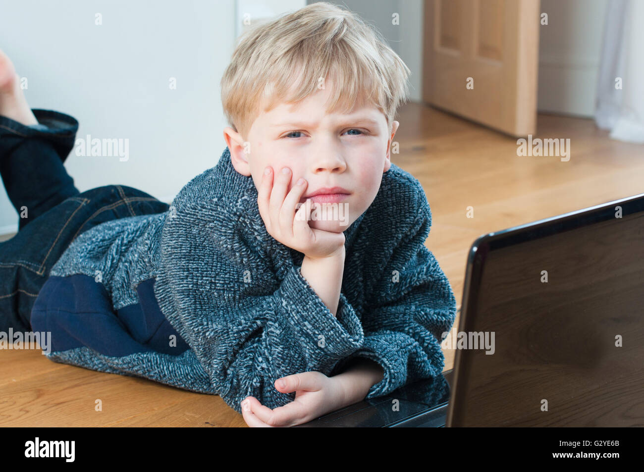 child laying down using a computer Stock Photo - Alamy