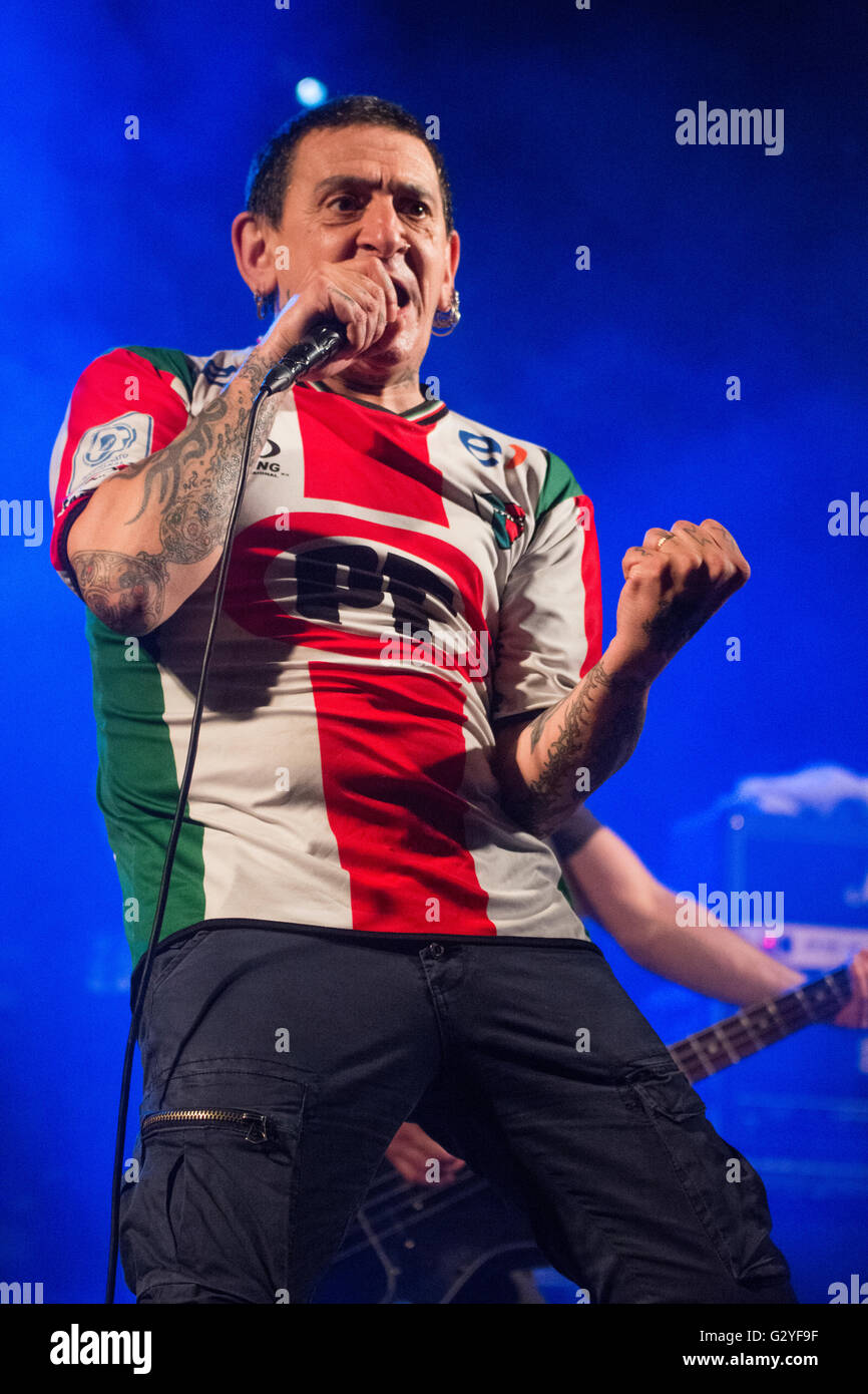 Spanish rock band hi-res stock photography and images - Alamy