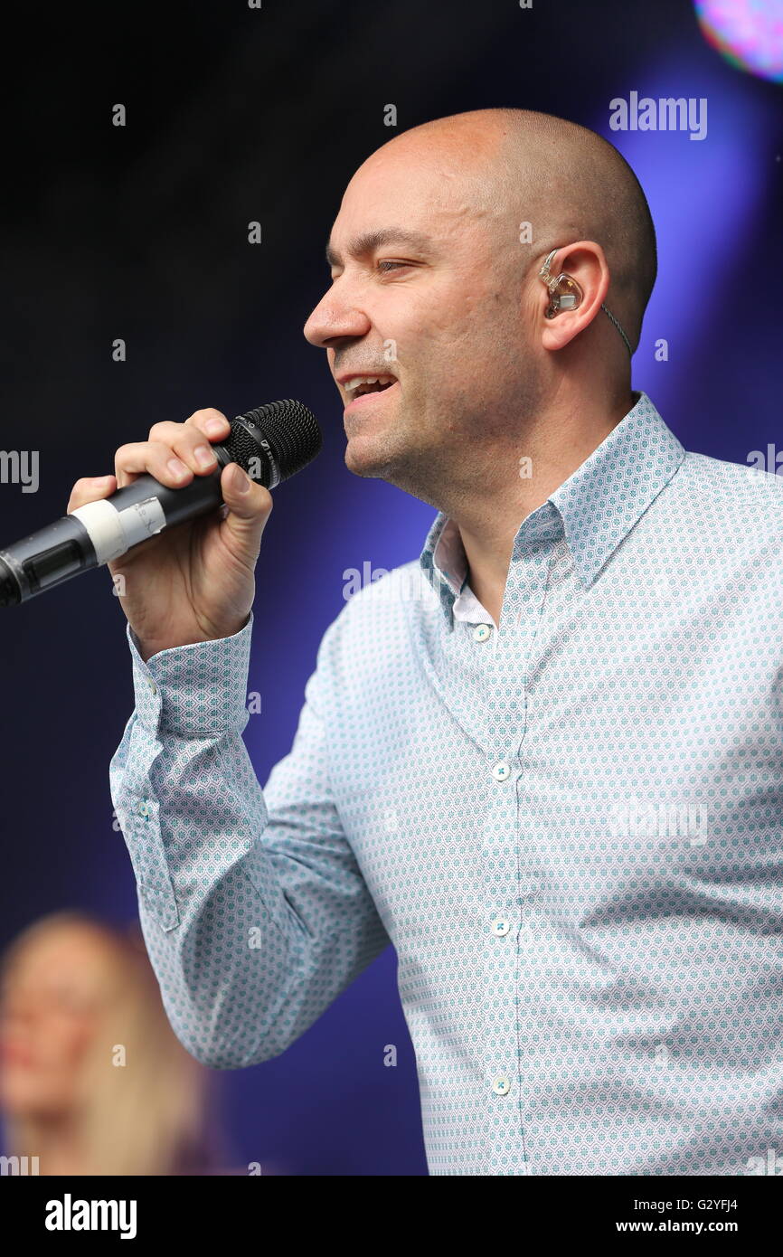 Kenny thomas singer hi-res stock photography and images - Alamy