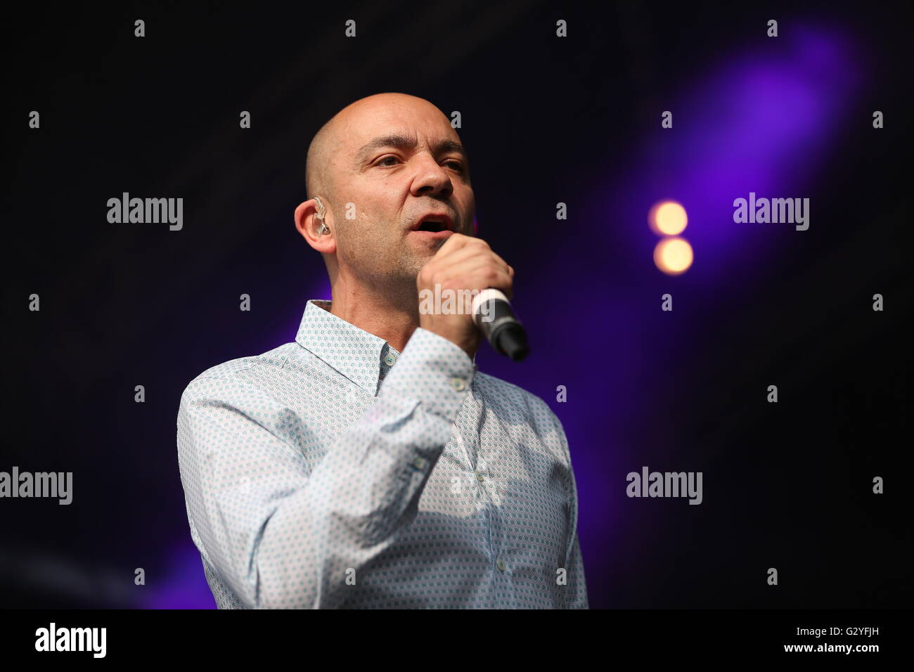 Kenny thomas singer hi-res stock photography and images - Alamy