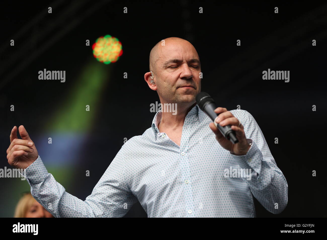 Kenny thomas singer hi-res stock photography and images - Alamy