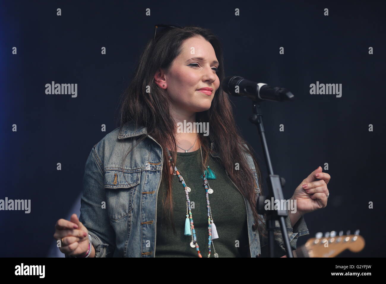 Kenny Thomas Singer High Resolution Stock Photography and Images - Alamy