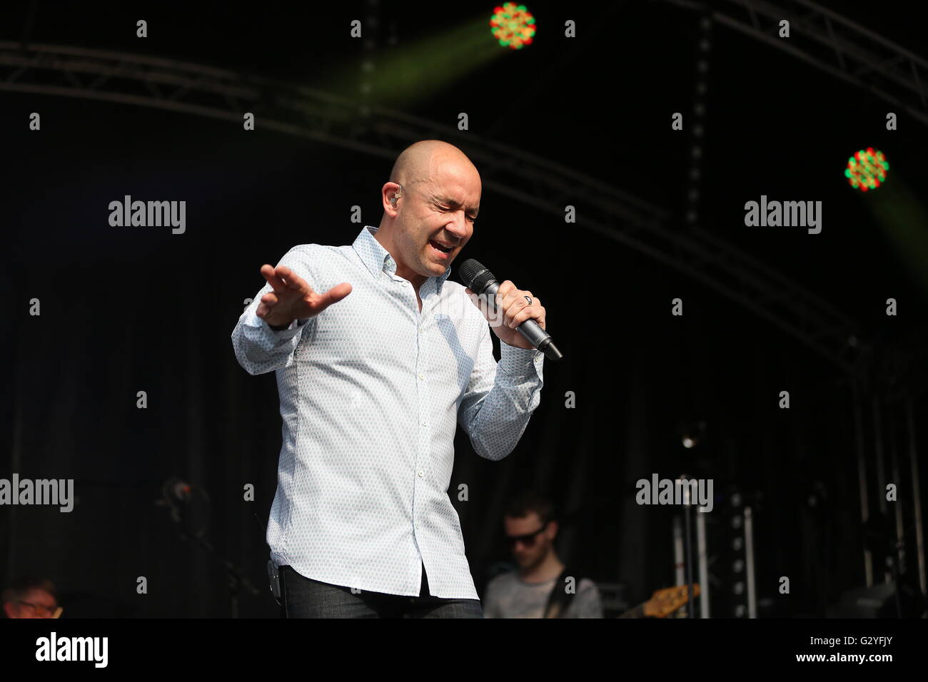 Kenny thomas singer hi-res stock photography and images - Alamy