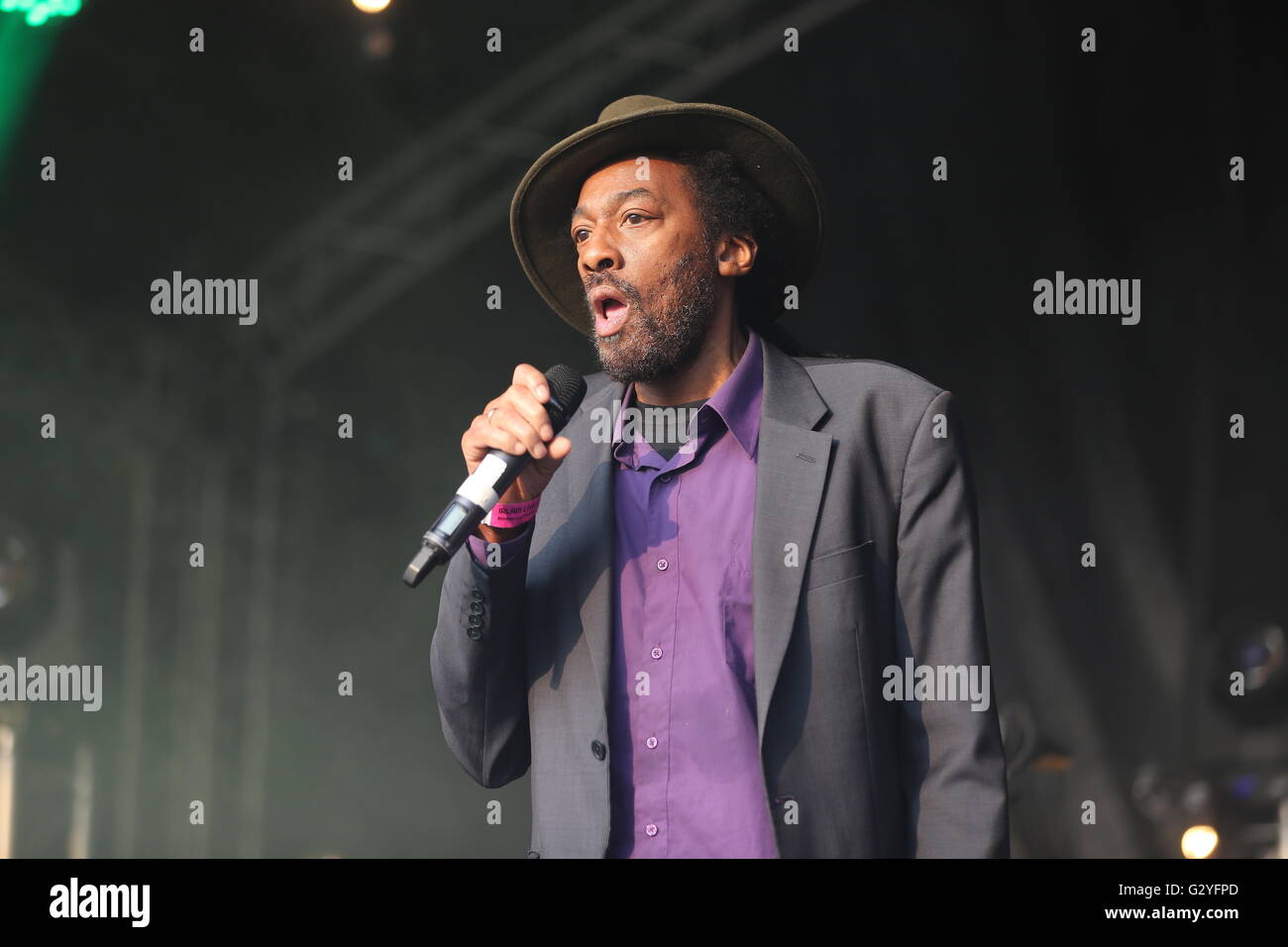 Aswad hi-res stock photography and images - Alamy