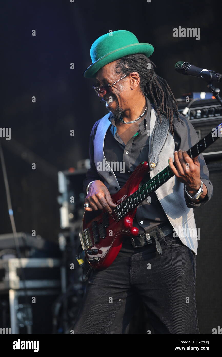 Tony gadd hi-res stock photography and images - Alamy