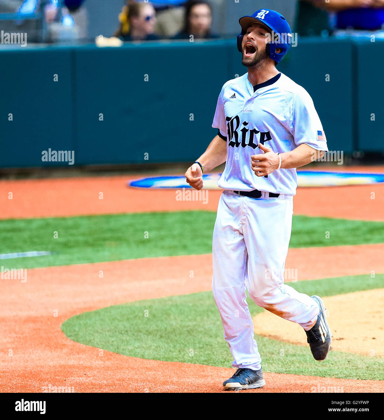 Baton Rouge, LA, USA. 04th June, 2016. Rice Owls catcher Hunter ...