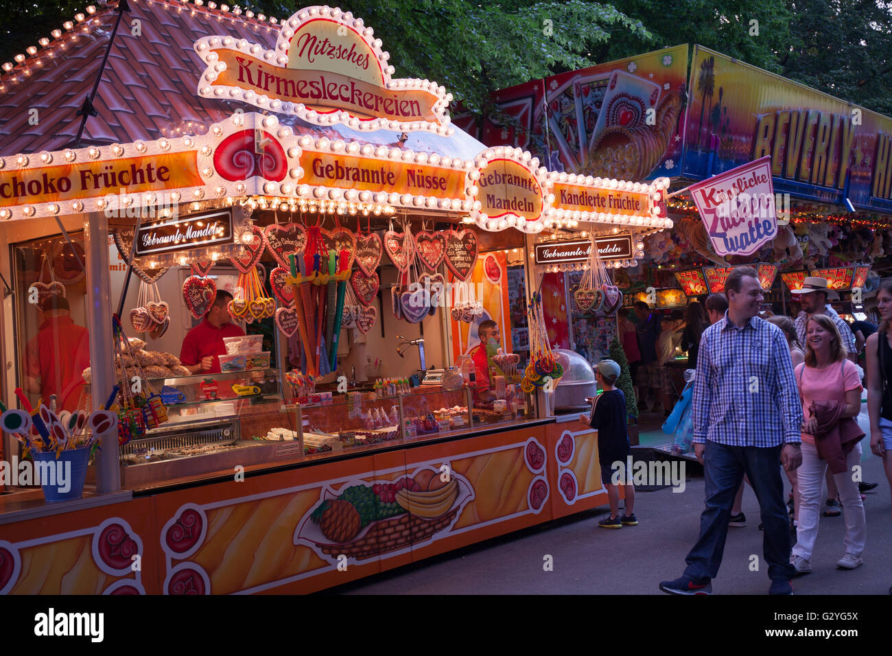 Stage show hi-res stock photography and images - Alamy