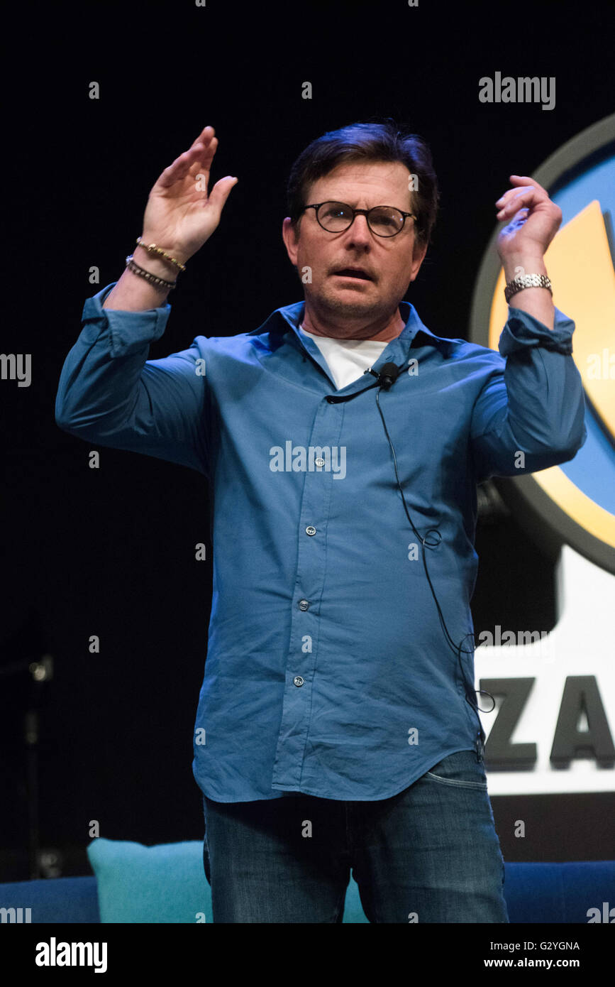 Michael j fox comic con hi-res stock photography and images - Alamy