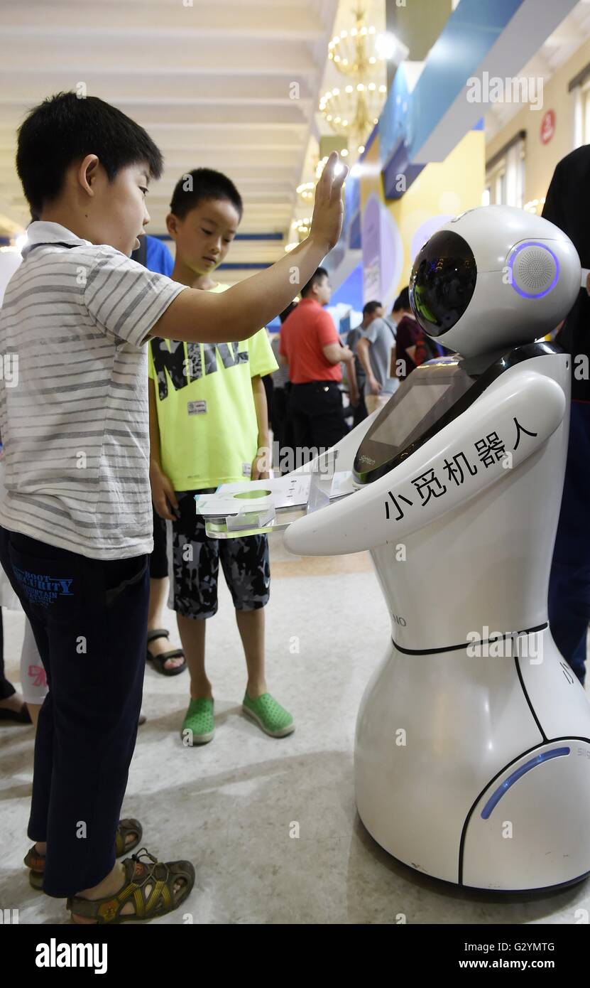 Mi robot hi-res stock photography and images - Alamy