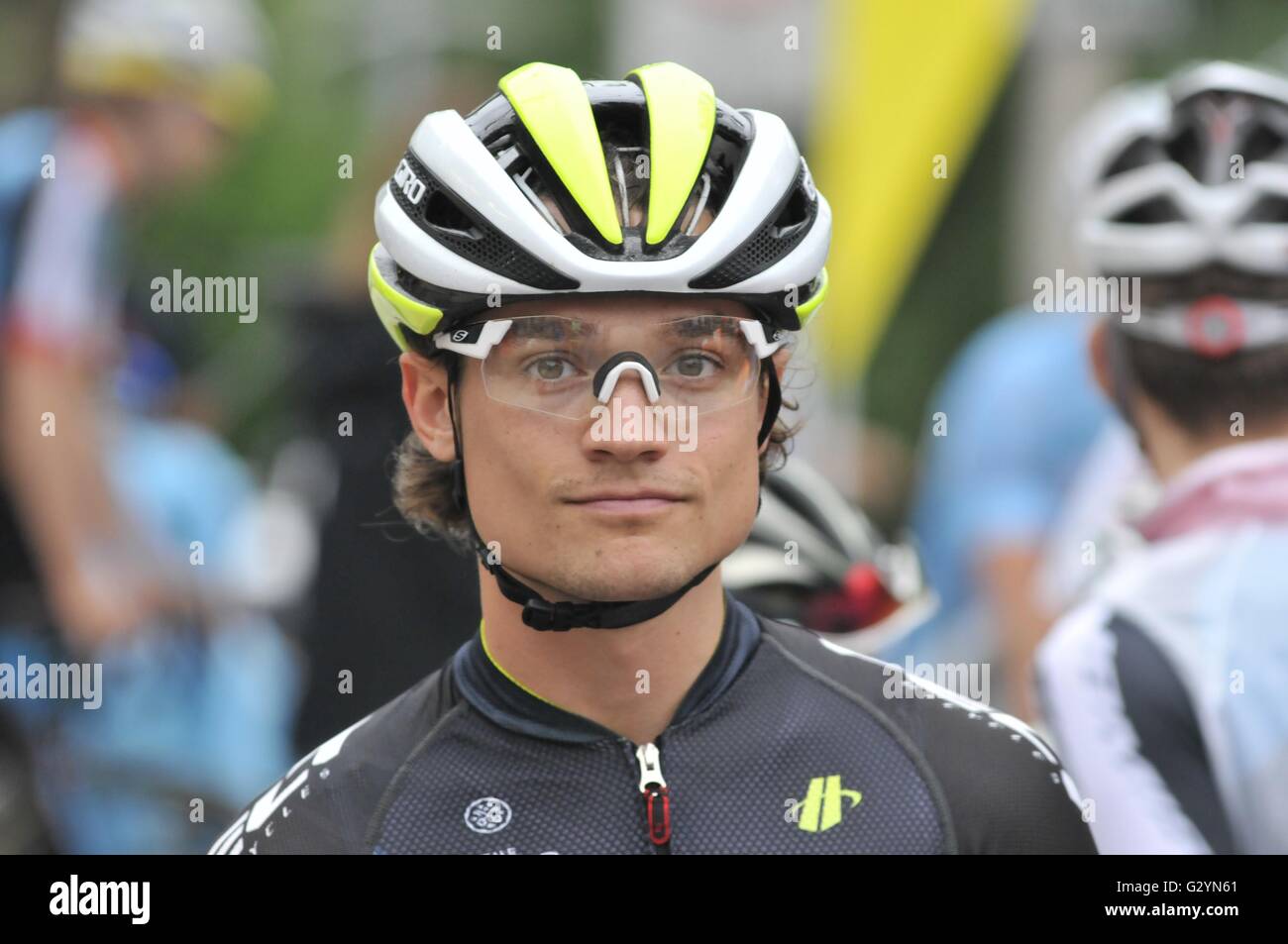 Robin on bike hi-res stock photography and images - Alamy