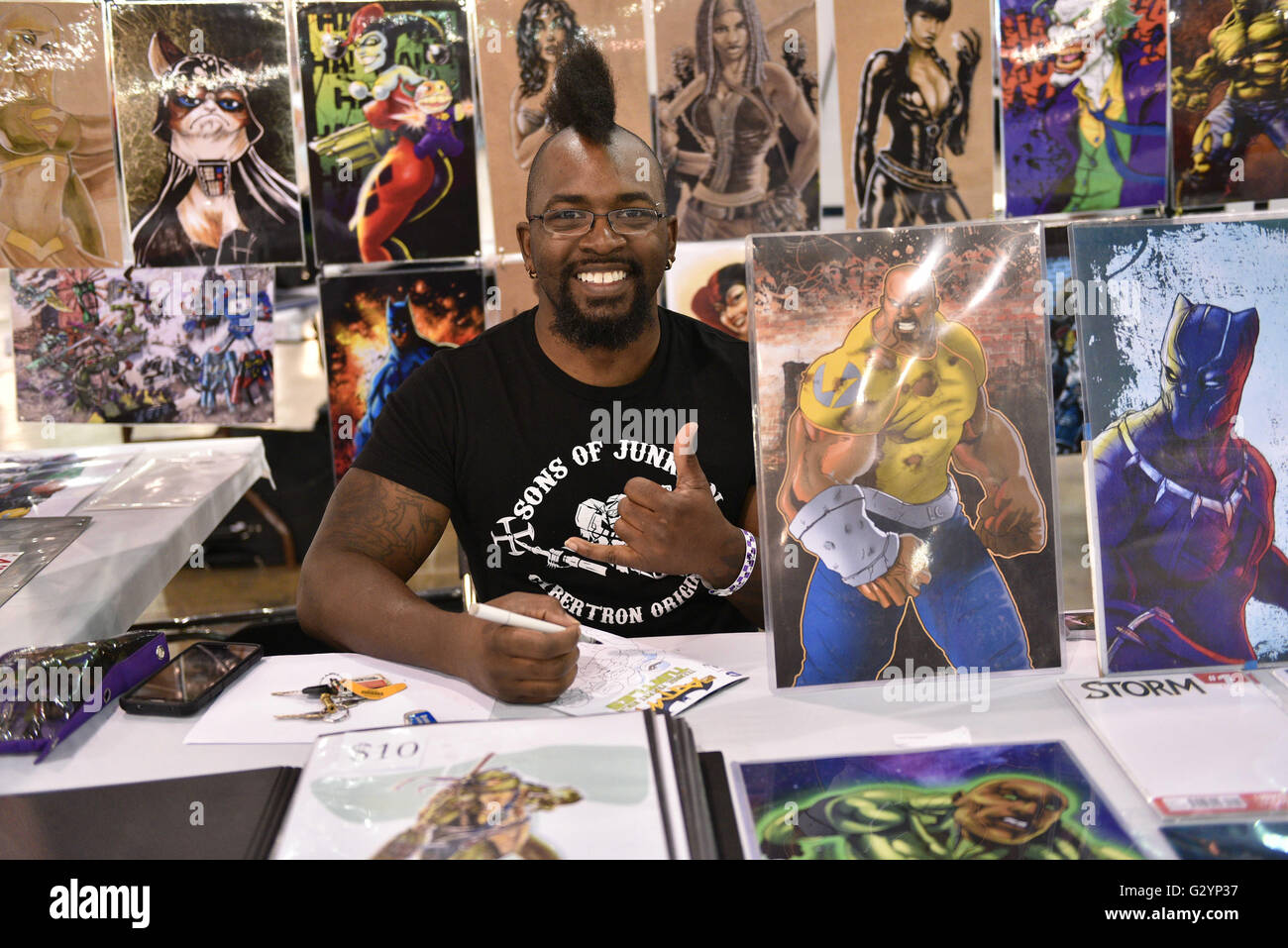 Comic book artist hi-res stock photography and images - Alamy
