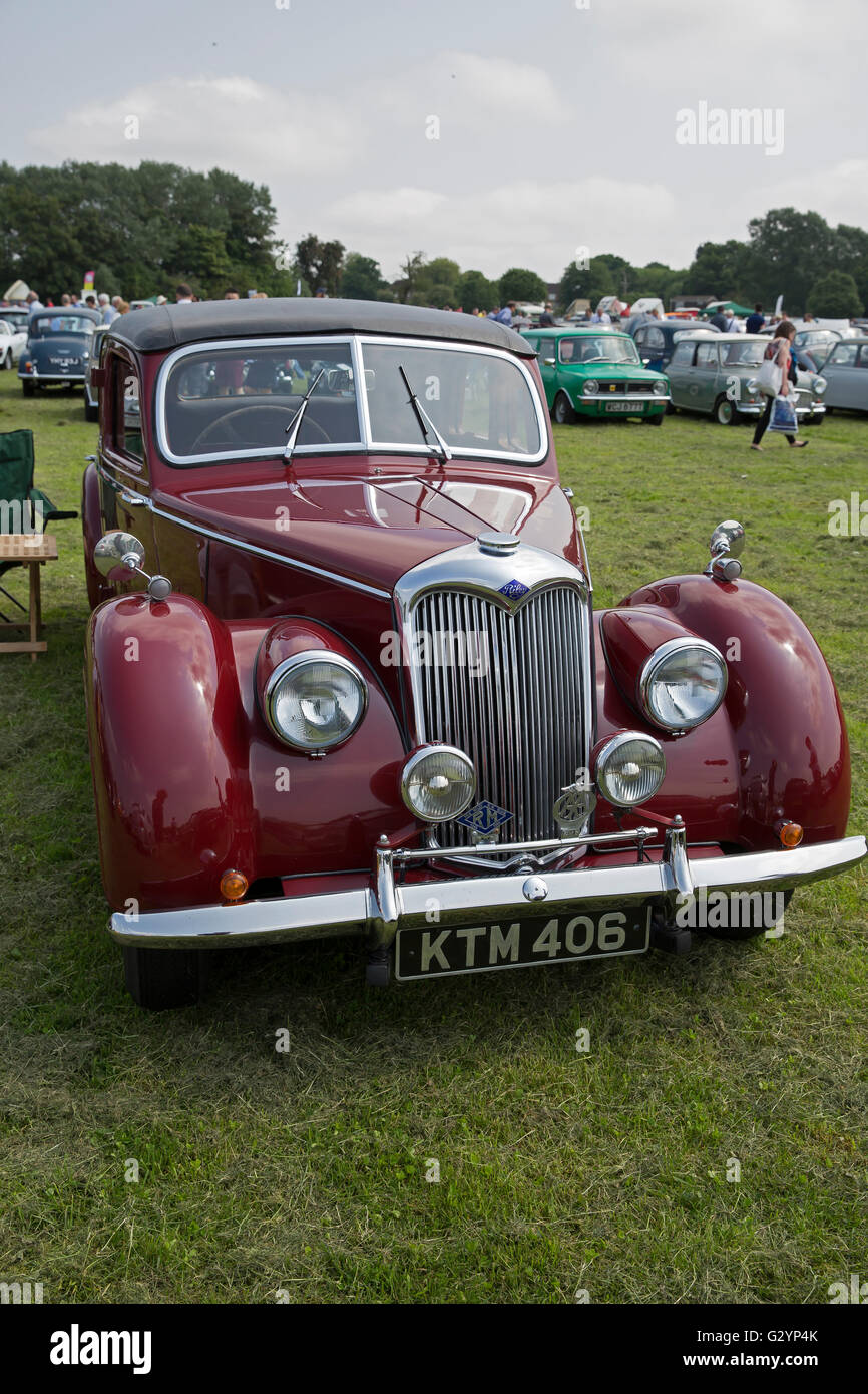 Bromley,UK,5th June 2016,Maroon Riley on show at the Bromley Pageant of ...