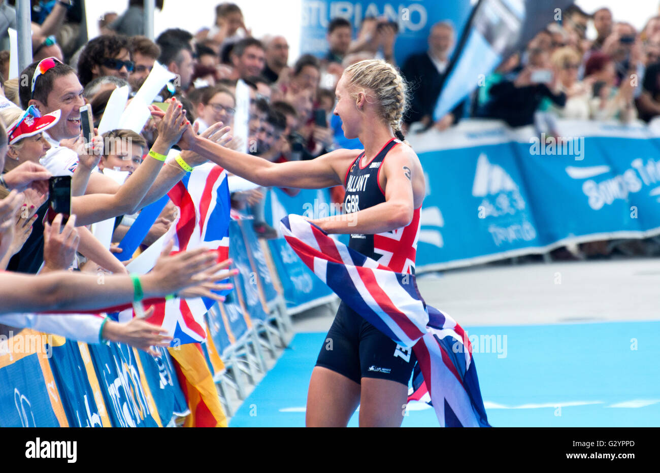 2016 olympics women running finish hi-res stock photography and images ...