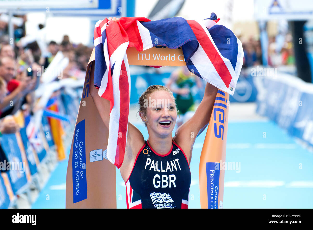 2016 olympics women running finish hi-res stock photography and images ...