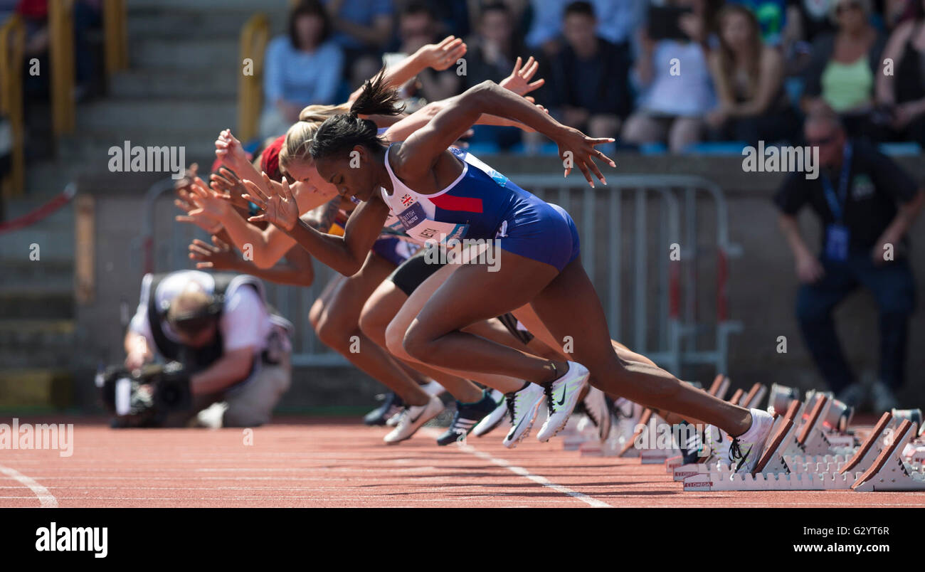Women 100m sprint hi-res stock photography and images - Alamy