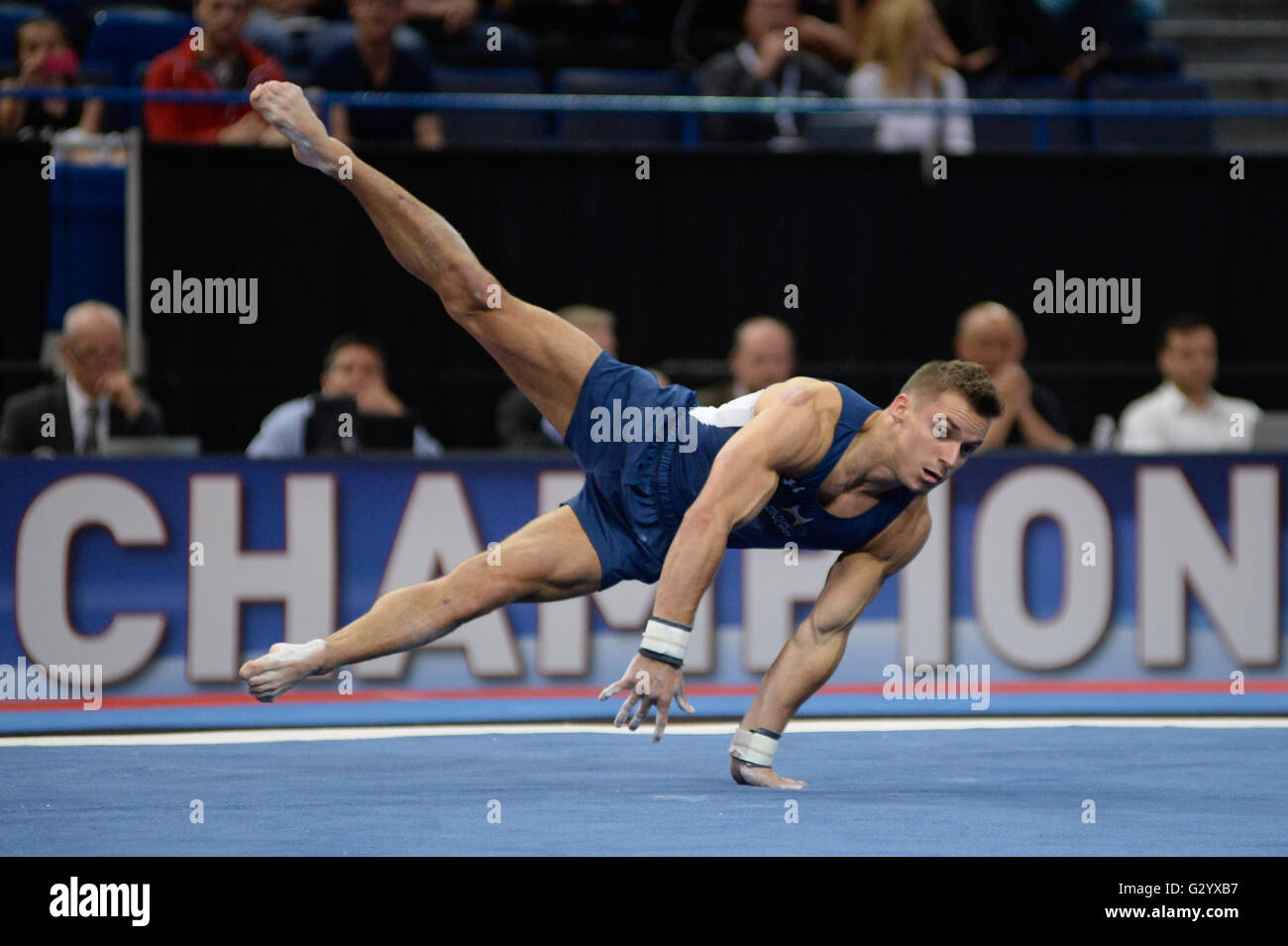 Sam mikulak hi-res stock photography and images - Alamy