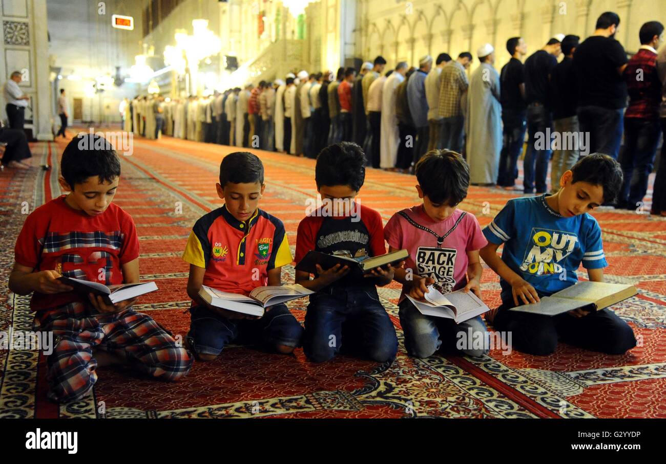 Damascus, Syria. 5th June, 2016. Syrian kids recite the Holy Quran ...