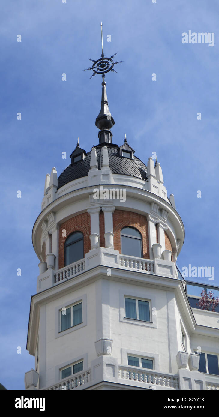 Building on corner calle hi-res stock photography and images - Alamy