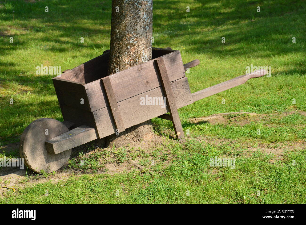 Funny wheelbarrow hi-res stock photography and images - Alamy