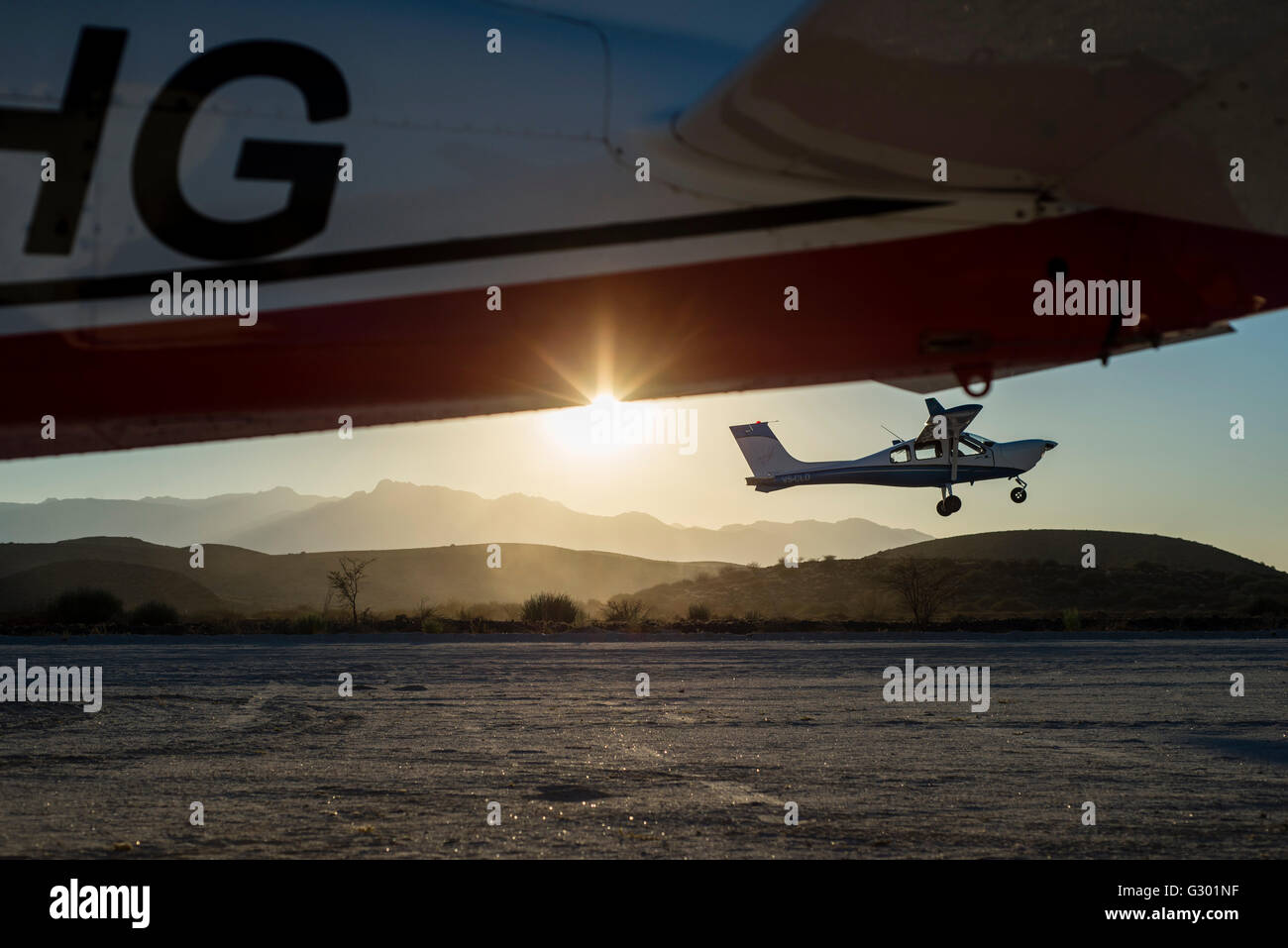 Aircraft movement hi-res stock photography and images - Alamy