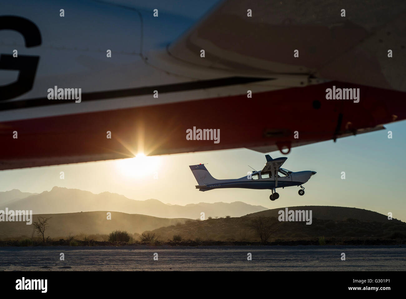 Aircraft movement hi-res stock photography and images - Alamy