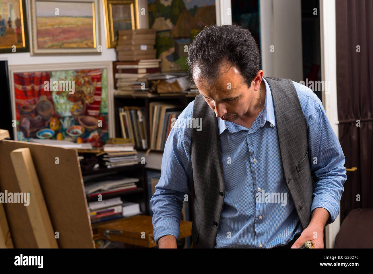 Pensive painter in process hi-res stock photography and images - Alamy