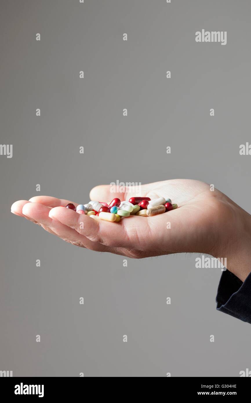 Hand holding capsules hi-res stock photography and images - Alamy
