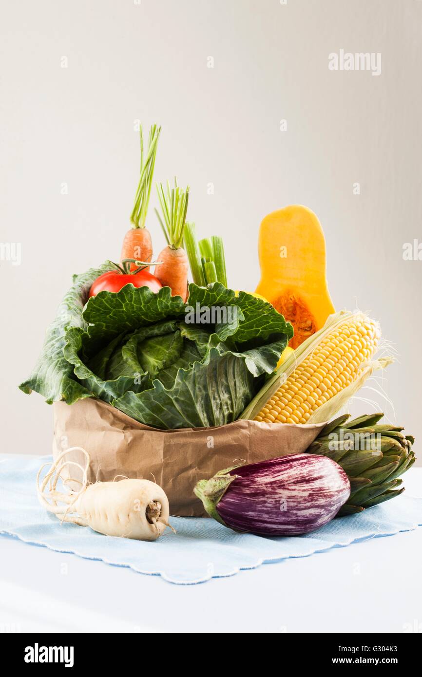 Selection of fresh vegetables in brown paper bag Stock Photo - Alamy