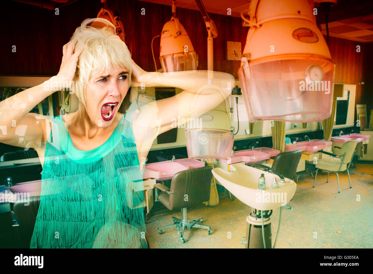 Vintage woman screaming hi-res stock photography and images - Alamy