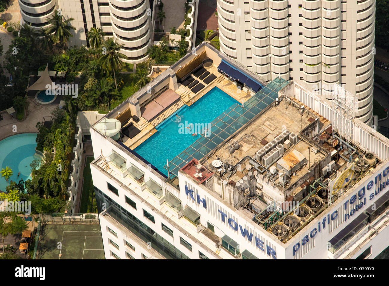 High rise roof hi-res stock photography and images - Alamy