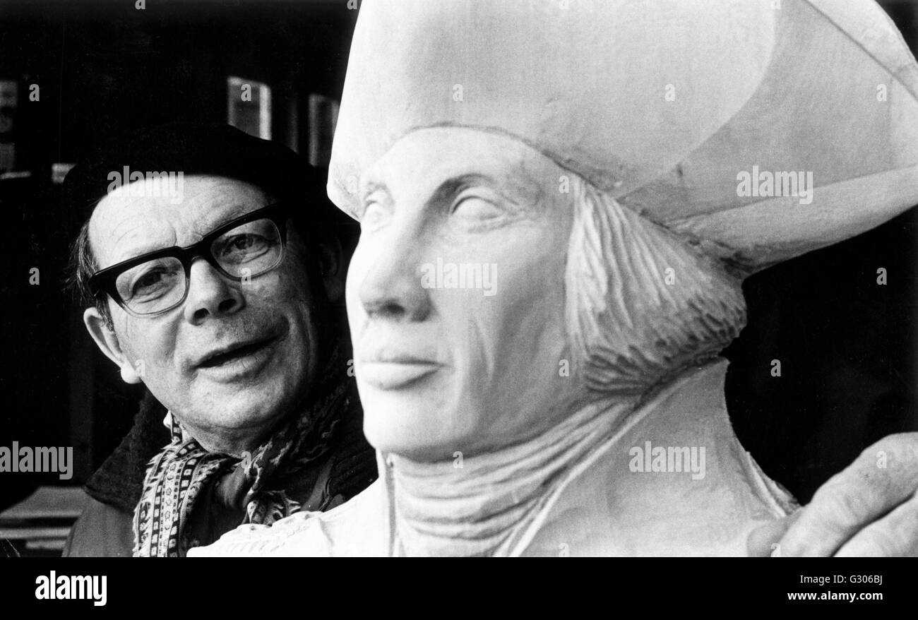 AJAXNETPHOTO. 15TH DECEMBER, 1970. - LIFESIZED NELSON - JACK WHITEHEAD ...